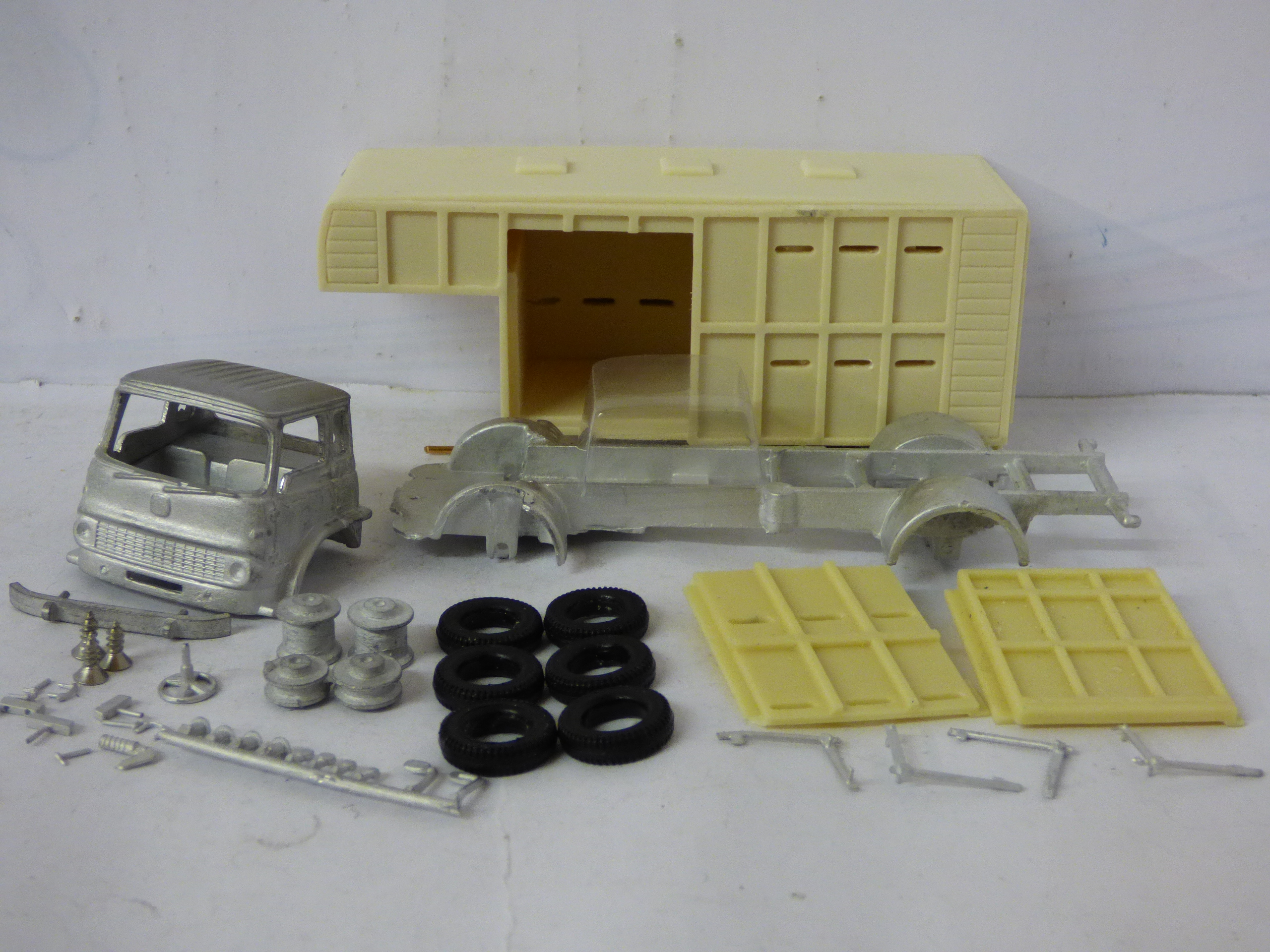 Promod Kits Bedford TK Horse box or Livestock carrier 1:50th scale ...