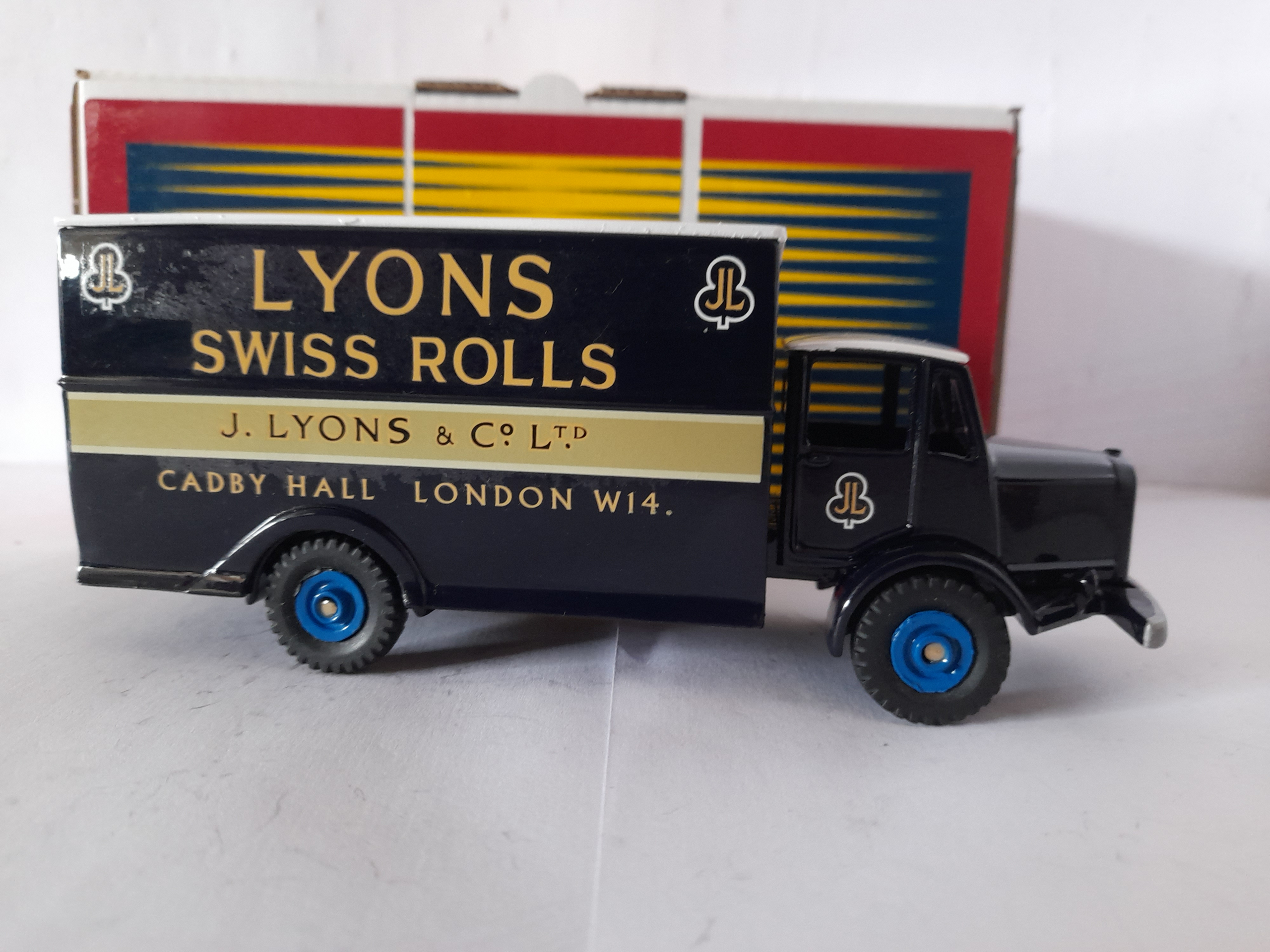 Ruby Toys Dennis Pax Box van Lyons Swiss Rolls dark blue | Promod ...